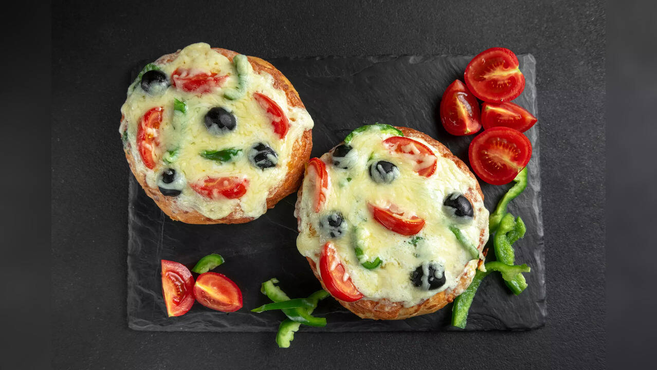 Cheesy Mini Pizzas | Britannia Cheese