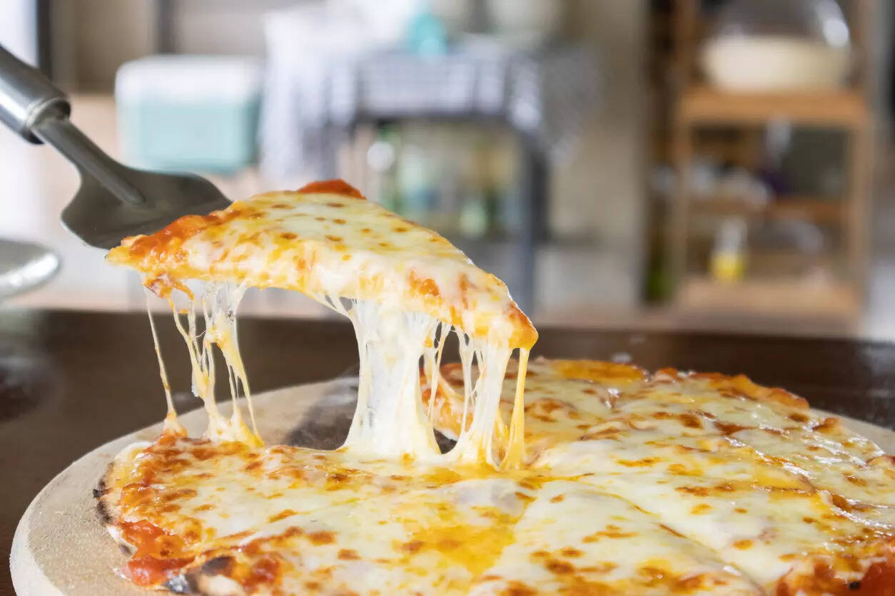 Cheese Overload Pizza: Try A Cheese Overload Pizza For Your Next Movie ...