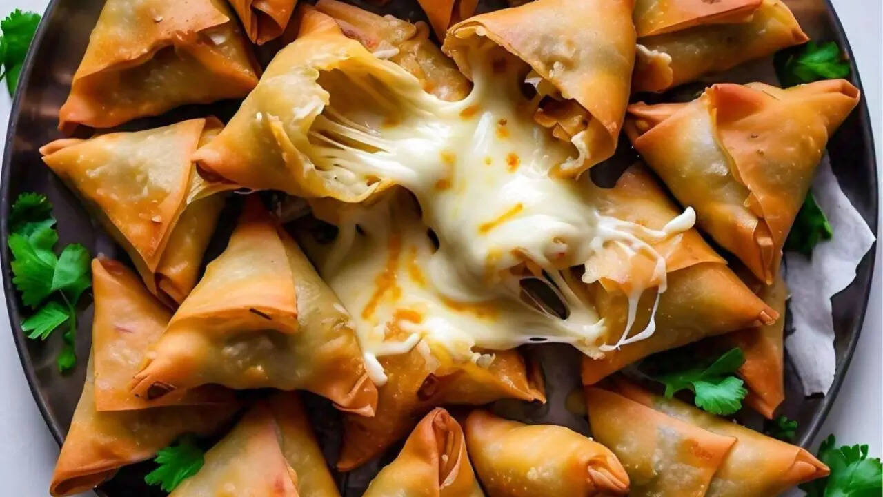 Cheese Samosa: Cheese Samosas, The Desi Fusion Snack With The Goodness ...