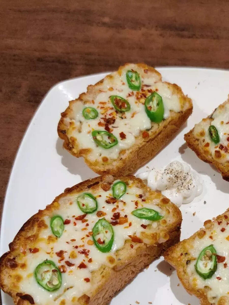 Chilli Cheese Toast: A Quick And Tasty Snack For Your Evenings | Times ...